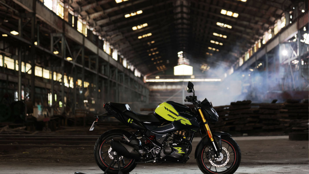 Hero Xtreme 160R 4V: The Drag Life | Price, Mileage & More